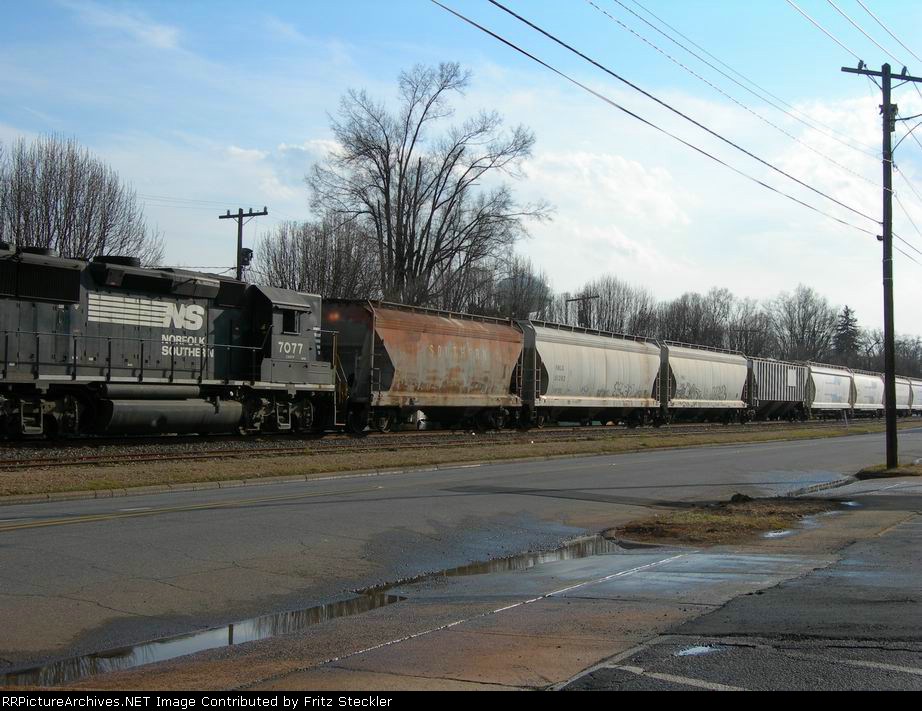 NS 7077 and Freight